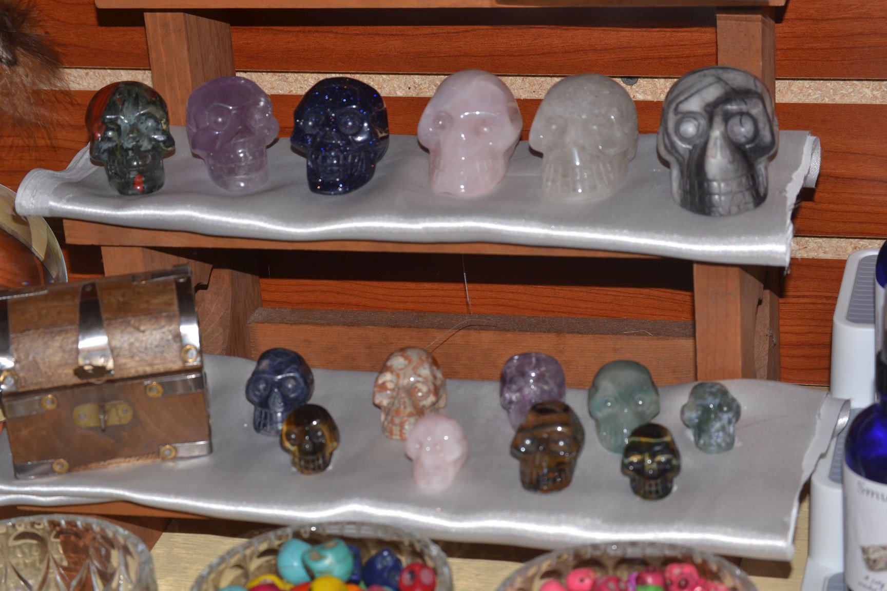 Gemstone Skulls – Moon Dragon