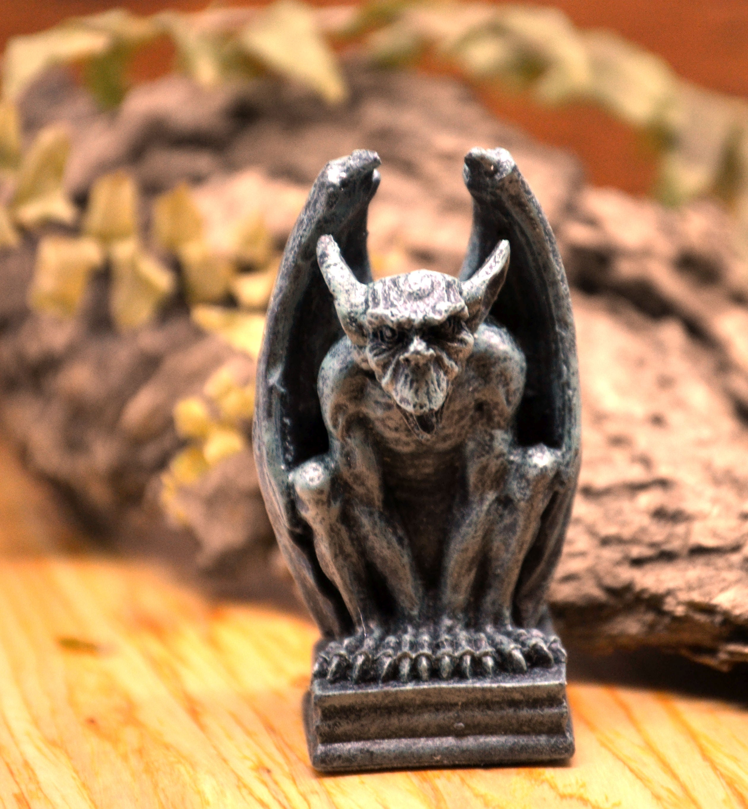 Gargoyles & Creatures – Moon Dragon